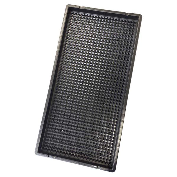 国産の高品質育苗箱です。敷紙不要のダイヤカットです。サイズ：605×306×高さ37mm本州限定価格です。(離島除く)その他地域への配送はお見積りをいたしますのでお問合せください。トラックにてお届けが出来ない地域もありますのでご注文をキャン...