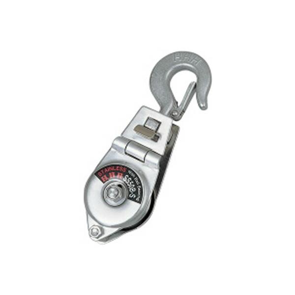 小型・軽量で持ち運びが容易。全長が短くて空間を有効に活用可能。シーブ綱道のRが小さく小径ワイヤーロープを痛めない。シーブと側板の間にワイヤーロープがはさまらない形状。全メッキさらに湾曲止め金具は腐食に強く屋外作業でも安心。勿論、安全係数５以...