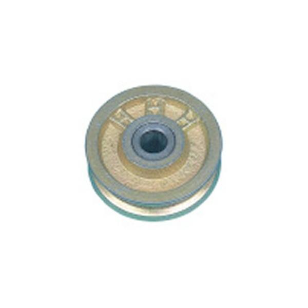 小型・軽量で持ち運びが容易。全長が短くて空間を有効に活用可能。シーブ綱道のRが小さく小径ワイヤーロープを痛めない。シーブと側板の間にワイヤーロープがはさまらない形状。全メッキさらに湾曲止め金具は腐食に強く屋外作業でも安心。勿論、安全係数５以...