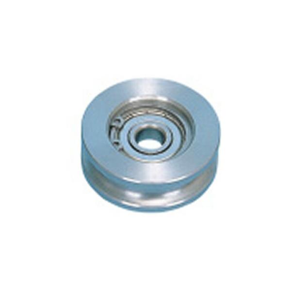 小型・軽量で持ち運びが容易。全長が短くて空間を有効に活用可能。シーブ綱道のRが小さく小径ワイヤーロープを痛めない。シーブと側板の間にワイヤーロープがはさまらない形状。全メッキさらに湾曲止め金具は腐食に強く屋外作業でも安心。勿論、安全係数５以...