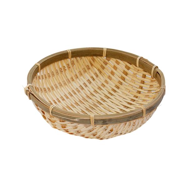 竹製の深ざる。枝豆や野菜、果物を載せるなど、さまざまな用途でお使いください。商品サイズ/直径約17×6.5cm包装/裸生産国/ベトナム
