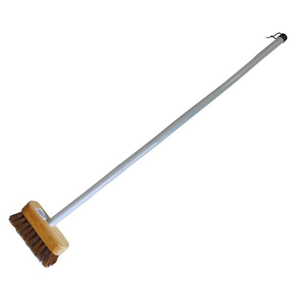竹柄のシダデッキブラシです。タイル等、屋外の清掃に。柄は竹をビニールでコーティングしています。サイズ長さ：約100cm