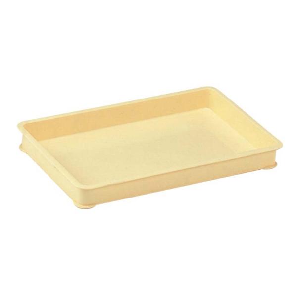 リブの少ないシンプルな形状です。表面の凹凸が少ないため、洗浄性や水切れ性に優れており、食品搬送用に最適です。型　番：C型サイズ：684×423×H80mm容　量：16.9L材　質：PP