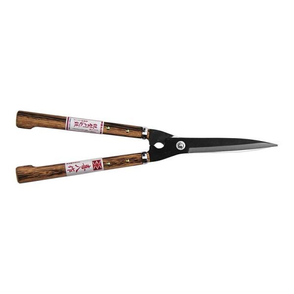 本焼だから木目が際立つ！天然ナラ樫を本焼仕上しました。ナタ柄タイプですの手の位置が固定でき作業し易いです。刃は安来青紙2号付鋼の鍛造仕上ですので硬く・切れ味も持続します。葉から小枝までスムーズに刈ることができます。刃長4種類・柄2種類からな...