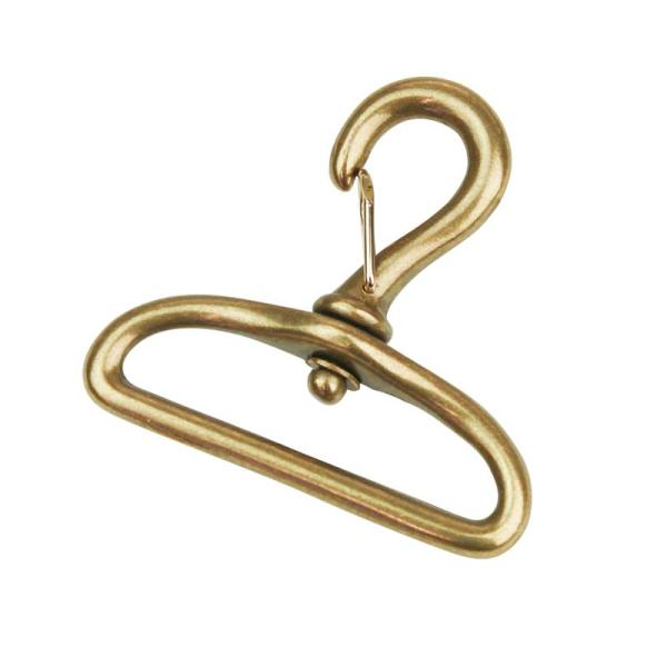 日本製真鍮鋳物フックです。砂型成型で作られ、職人により全ての工程を手作業で丹精込めて作られており、使うごとに独自の風合いが出ます。カラビナ・ベルトフックタイプはキーホルダーなどに、ナスカンはオリジナル本革ケースに取り付け、ベルト通しに引っ掛...