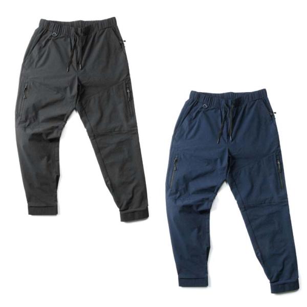 ストレッチが利いた軽量なジョガーパンツ。収納部が多く収納にも困りません。ウエストはゴム紐タイプ。内側にドローコード付きでベルトレスで着用できます。プライベートシーンでの着用はもちろんのこと、上下でセットでジョギングなどのトレーニングスーツと...