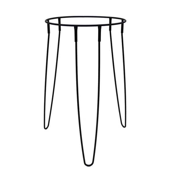 プランターをやさしく支えるプランタースタンドです。リングの内径は29cmで、10号より大きいプランターに使用できます。簡易組立式で、脚をリングのパイプに差し込む（脚は外側に広がるように差し込む）だけで完成します。また、使用しないときは脚を取...