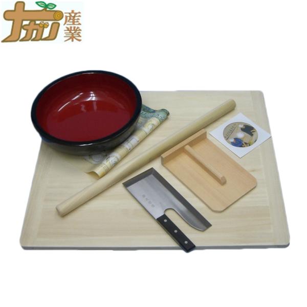 そば打ち5点セットです。1回で作れる適量4〜5食分（約600g）◆材質・成分・付属品　桐めん台M：70×80×厚さ2cm　ほおめん棒：直径3×長さ80cm　駒板S　ステンレスめん切り包丁：24cm　ABSこね鉢：36cm　作り方説明書　実演DVD