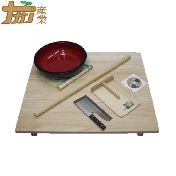 本格 そば打ち5点セットです。1回で作れる適量4〜5食分（約600g）●特徴本格的な足付きのめん台で職人気分。駒板も竹を使った凝りよう。◆材質・成分・付属品足付桐めん台M：70×80×高さ6cmほおめん棒：直径3×長さ80cm桐&amp;竹...