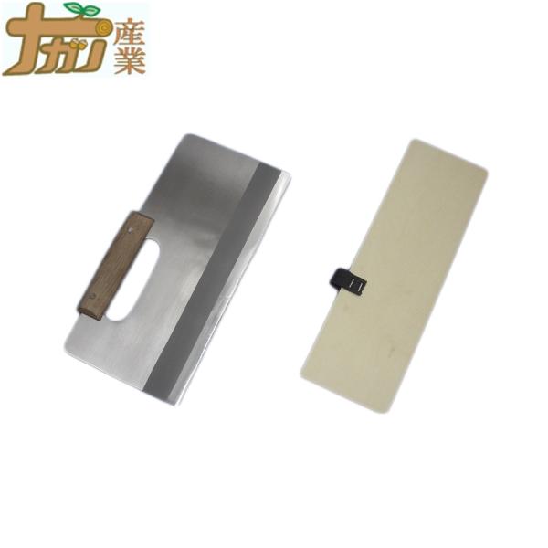 ステンレス製のめん切り包丁です。上から下ろすだけの、引かずにきれるタイプです。安全に保管できる木製ケース付。◆材質・成分・付属品材質：ステンレス付属：木製ケース●仕様サイズ：刃渡り32cm×幅15cm×厚さ3mm