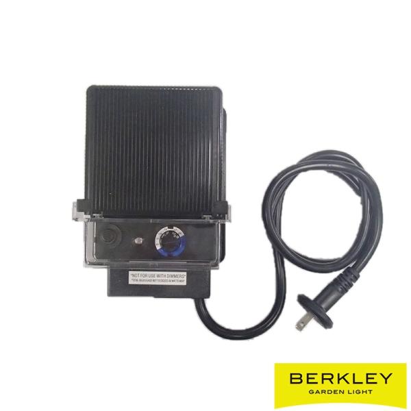 Berkley製品指定の電源トランスです。購入前に照明器具の合計W数をお確かめください。◆仕様AC12V出力防雨型照度センサー内蔵（朝まで点灯又は点灯後設定時間後に消灯）常時ON/OFF可能H160×W107×D90mm2.2kg容量に余裕...