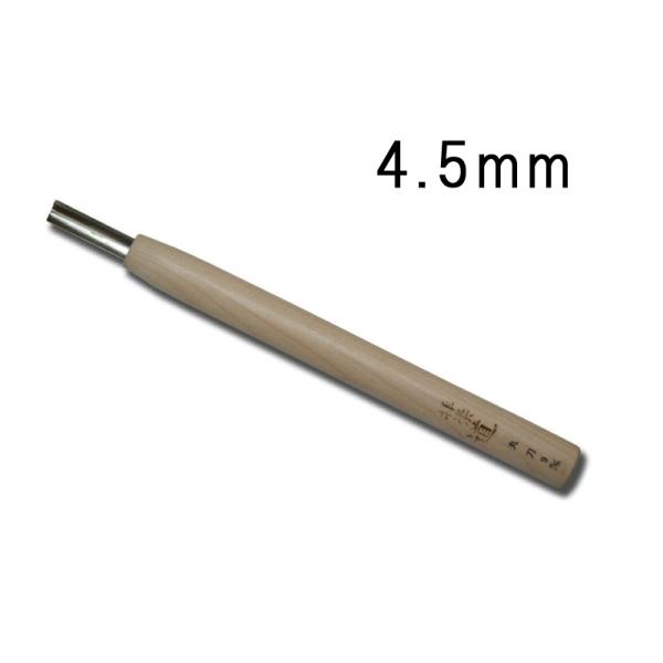 彫刻刀の基本形の一つ、丸刀。駒透（コマスキ）刀ということも。先端のＲを活かし、緩やかな溝を彫る。仏像の耳を作る場合など、刃を立てて円弧の切込みを入れ形づくるのにも便利。平らな平刀、印刀と違い大きく肉を削ぎ落とせるので効率がよい。◆仕様・サイ...