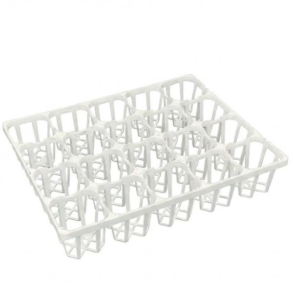 システムトレーシリーズに「白色」が定番在庫品として加わりました。ポリポットに対応はもちろん、大人気商品「プラステラ」シリーズにも対応!カラーに合わせてお使いいただけます。カラー：ホワイト規　格：W46.5×D37.3×H8.5cm入　数：3...