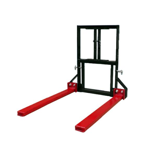 トラクターに装着しパレット等の運搬、移動に便利です！取付はワンタッチヒッチ（一般型）に対応します。積載重量は500kgまで対応します。フォーク幅は2段階(ボルト締め）に調節でき、パレット等にに対応します。※トラクターの油圧操作で昇降します。...