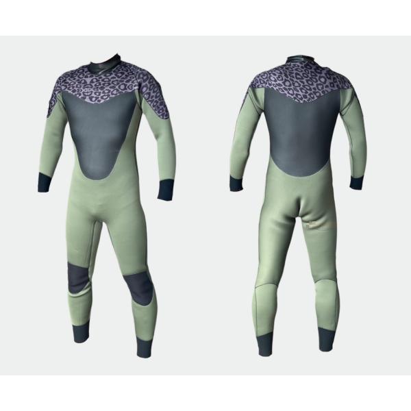 メローの目玉商品である特許素材ウォームダールを表地に使用したロングチェストZIPタイプのセミドライウェットスーツ生地の厚さはオール3mm、5mm×3mm、オール5mmからお選びいただけます。サンプルは胸と背中はラバー素材で作っておりますが、...