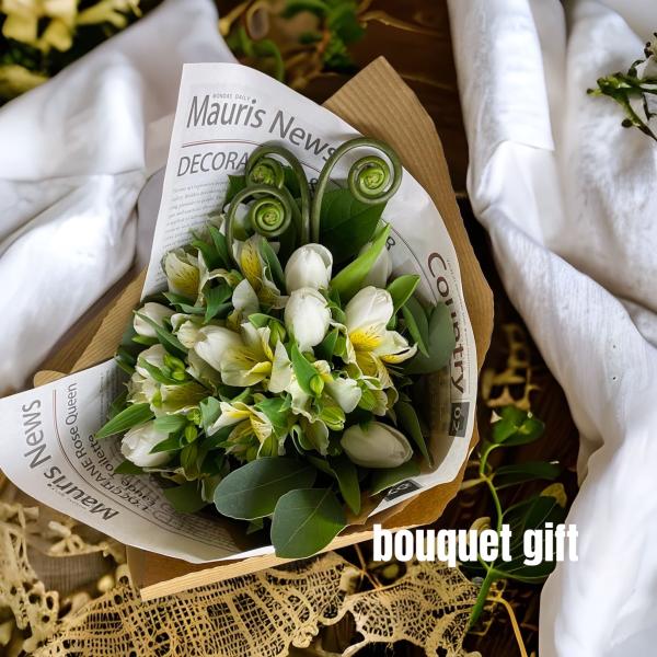 メイン花チューリップ 2月頃〜4月頃その他季節のお花（おまかせ）他店にはできないボリューム大の花束です！高さ約40cm幅約30cm主な用途（花束 お誕生日 ボリューム大 プレゼント チューリップ 送別会 女性 母の日 退職祝い 男性 敬老の...