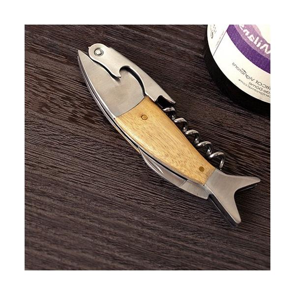 愛嬌のあるフィッシュモチーフ♪便利に役立つ3wayタイプのソムリエナイフ！いつも遊び心溢れる商品で、私たちを楽しませてくれるニューヨークの雑貨ブランド、KIKKERLAND(キッカーランド)からお魚モチーフのソムリエナイフの登場です。背骨の...