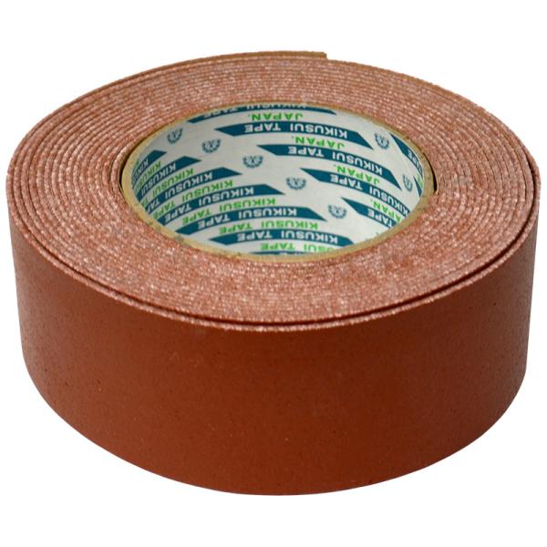 道路や駐車場等に用いられるラインテープ。道路のレーン表示や整列、通行区分表示、駐車スペース表示などに適しています。反射ビーズが基材に練り込まれていますので反射ビーズ露出後は車のライト等を反射します。メーカー：菊水テープ株式会社型番：キクライ...