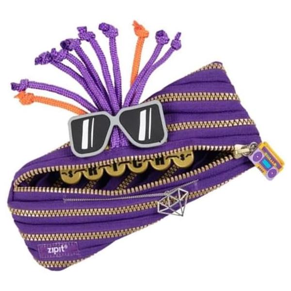 ペンケースとしてはもちろん、ポーチ、お財布、小物入れ等としてお使いいただけます。素材の特性上、色の出方には個体差があり一点ごとに異なります。製品の特性上、ジッパーの端がほどけやすい構造になっております。衣類やお肌に引っかけることのないようご...