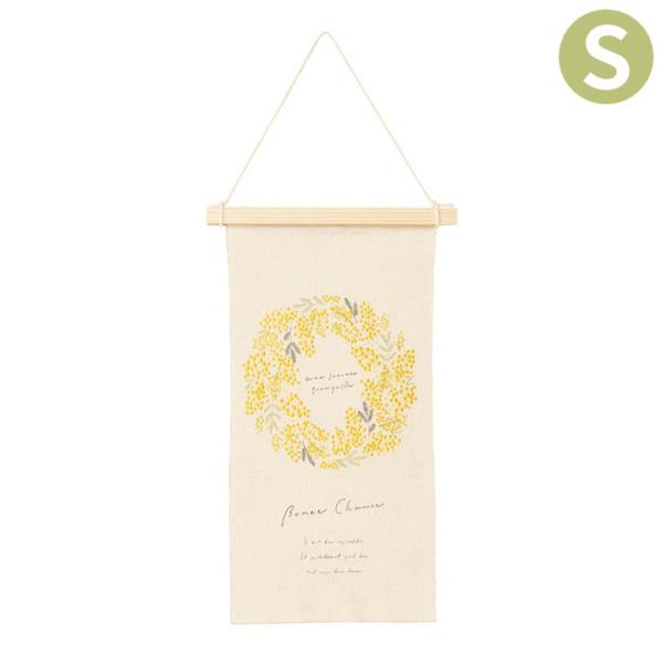 今っぽいインテリアにぴったりの刺繍タペストリー。木製バー・紐付きですぐに使用可能（フックやピンは付属していません）。使わない時は、くるくる丸めてコンパクトに保管できます。出し入れ簡単なタペストリーで、手軽にお花を楽しめます♪Bonee Ch...