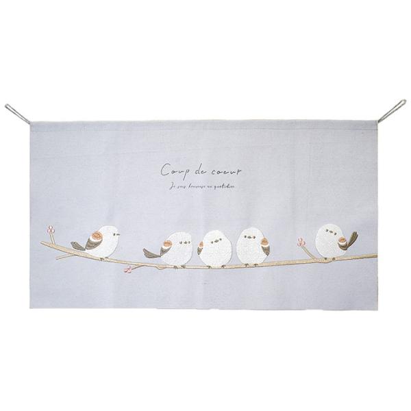 今っぽいインテリアにぴったりの刺繍タペストリー。コロっとしたフォルムのシマエナガ。たくさん集まって寄り添っている姿はほっこりしますね♪使わない時は、畳んでコンパクトに保管できます。※木製バーは付属しません。両端に壁掛け用の紐がついています。...