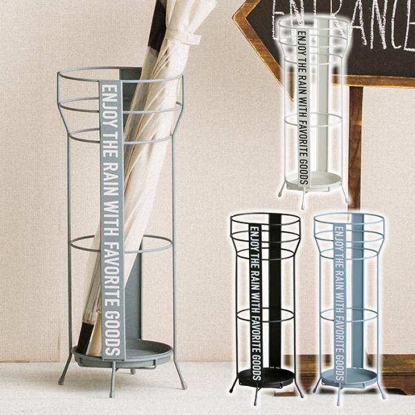 商品名はmots＝言葉、plaque＝プレートという意味の仏語を組み合わせた造語。プリントには「お気に入りのアイテムで雨を楽しむと」いう意味の文章が書かれています。【サイズ】W20xD20xH48cm【素材】アイアン【モプラック・アンブレラ...