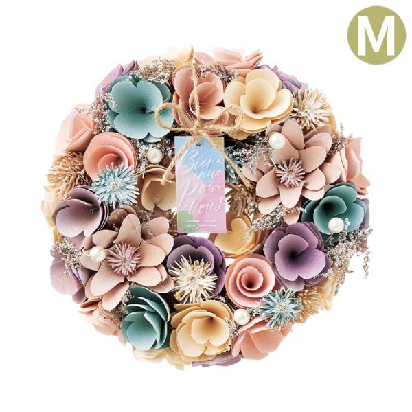 妖精のような可憐なカラーのリース。次々と花ひらく様子を異イメージしました。【透明プレートの訳】Bienvenue：ようこそPour Vous：あなたのためにGARDONS LE SOURIRE：笑顔でいようune journee：1日【サイ...