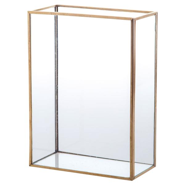 ガラスと真鍮の異素材の組み合わせが魅力的。真鍮のアンティークのような風合いは、お花を生けるだけでなくグリーンやドライフラワーとも相性抜群。使い込んでいくうちに徐々に色合いが濃くなり独特な味わいを出す、真鍮本来の美しさが増す経年変化も魅力の一...