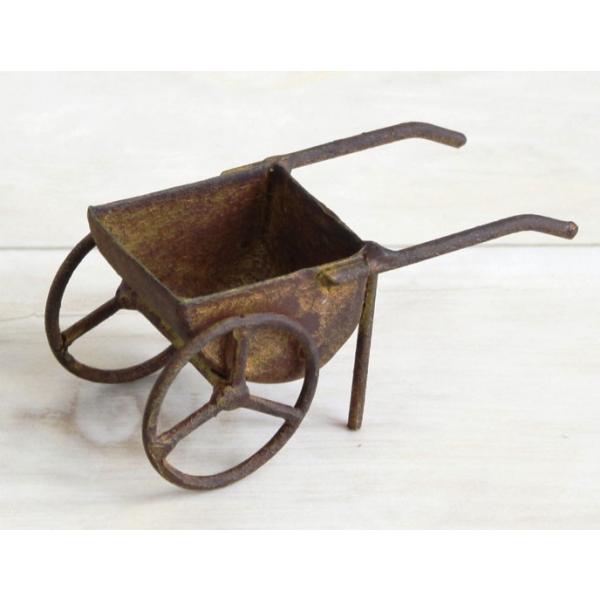 お庭やベランダ、リビング、玄関などを演出するアイテムとしておすすめ！トイレにおいても可愛い☆いろんなところに置いて楽しんでください。サイズ：W10.5×D5×H5センチ【ミニカート二輪】ガーデニング 庭 かわいい 風水 置物