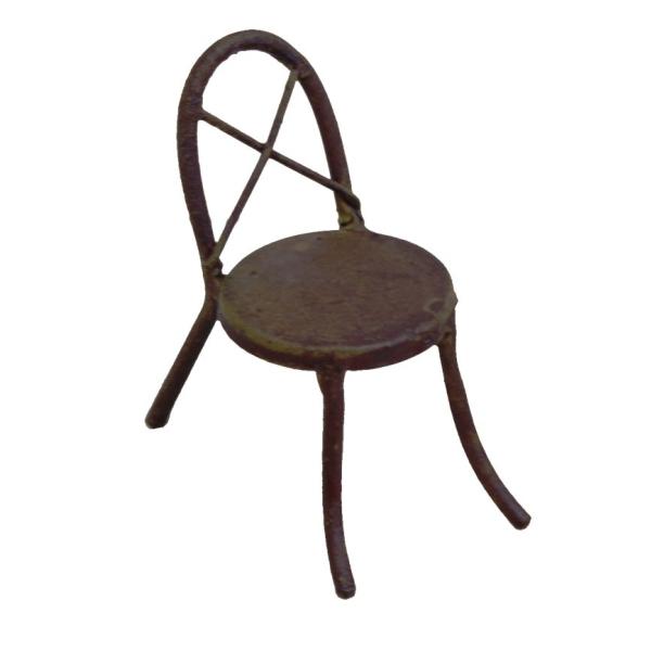 お庭やベランダ、リビング、玄関などを演出するアイテムとしておすすめ！トイレにおいても可愛い☆いろんなところに置いて楽しんでください。サイズ：W5×D3×H3(6)センチ【ブリキ ミニチェア】ガーデニング 庭 かわいい 風水 置物