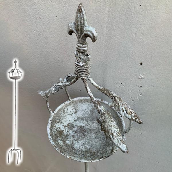 フレンチヴィンテージの魅力を詰め込んだガーデン雑貨。シャビーシックな雰囲気に仕上げられ、まるで古き良きヨーロッパの庭にありそうなデザインです。グリーンと合わせやすい色合いで、エレガントでありながらも親しみやすく、庭を素朴で上品な空間に変えて...