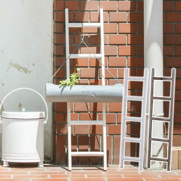 植物やお庭に相性相性バッチリの木製オブジェ。玄関先などに置くだけでも、印象がガラリと変わります♪【サイズ】幅23×奥行3×高さ98cm【素材】ウッド※アンティーク調仕上げとなっております。塗装が剥げたようなところがあるのは風合いを出すための...