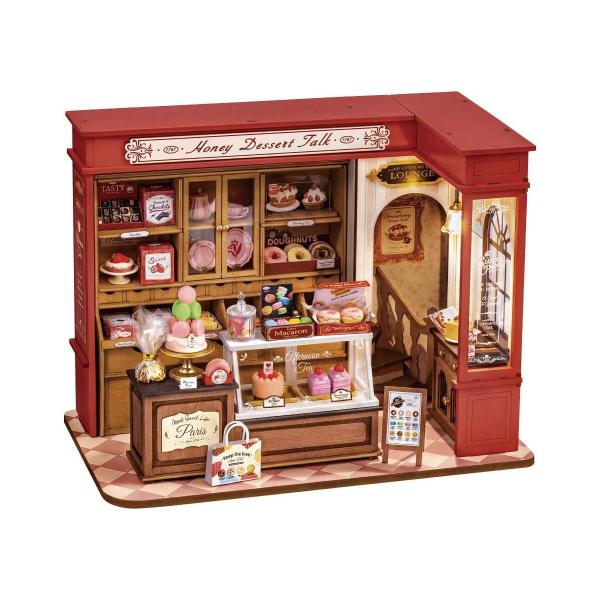 【キャラクター/グッズ】外国の街中に佇むパティスリー。アンティークで可愛らしい店内には、カラフルなお菓子がたっぷり。お好きなミニチュアをショーケースに並べたり、ドールを組み合わせて飾るのもぴったりです。細かい作業はありますが、プラスチックパ...