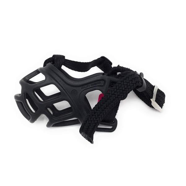 かみつきガード安全口輪噛みつき防止やトレーニング中に最適です。◆軽量で頑丈なソフトプラスチック素材でお手入れ簡単。◆ペットに優しい素材＆しっかり装着構造◆装着時に水やおやつを与えられるデザイン◆ベルト/ナイロンの内面（赤い部分）は柔らかいパ...