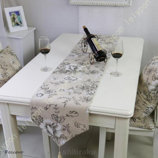 ●綿麻素材で、柔らかくて厚手生地、手洗いにも洗濯にも耐えます。●定期的に替えてお部屋の雰囲気を替えてみてはいかがでしょうか。シンプルでありながらモダンな雰囲気が素敵なテーブルランナーです。●クラシックのテーブルランナーをインテリアの一つとし...