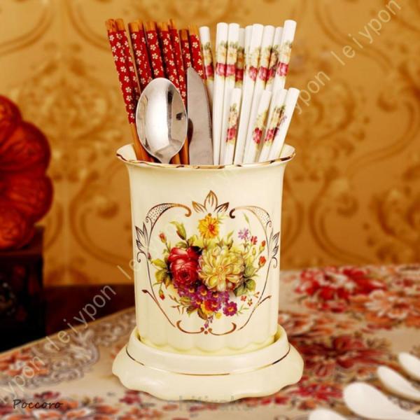 商品の説明【目を引くおしゃれなスタンド】・美しく収納できて取り出しやすいカトラリースタンド 【製品】A=約13*15cm（適用：箸筒或いはペン立て、花瓶収納用、装飾用）。材質：セラミック製。具体的な製品とサイズは画像の説明を見てください。注...