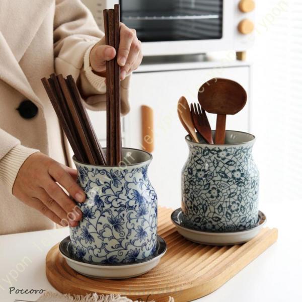 商品の説明【目を引くおしゃれなスタンド】・美しく収納できて取り出しやすいカトラリースタンド 【便利ポイントいろいろ】・収納しながら水切りも乾燥もできるすぐれもの・水切り設計、食器キッチンツールをスッキリ清潔に収納、洗った後の風通しも便利でき...