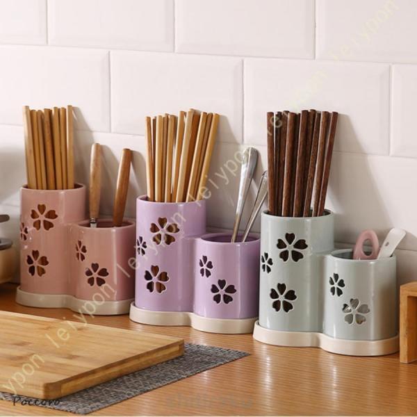 商品の説明【目を引くおしゃれなスタンド】・美しく収納できて取り出しやすいカトラリースタンド 【便利ポイントいろいろ】・収納しながら水切りも乾燥もできるすぐれもの・水切り設計、食器キッチンツールをスッキリ清潔に収納、洗った後の風通しも便利でき...