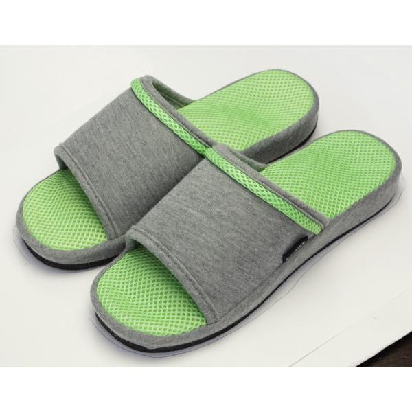 プニュプニュ刺激で心地いい〜自重による足裏刺激で足裏を指圧。青竹踏みのように大きく隆起したインソールで足裏のコリをほぐし、血行を促進。柔らかめのインソール。レディース用。適応サイズ 23.0〜25.0cm材質 生地／ポリエステル中材・底材／...