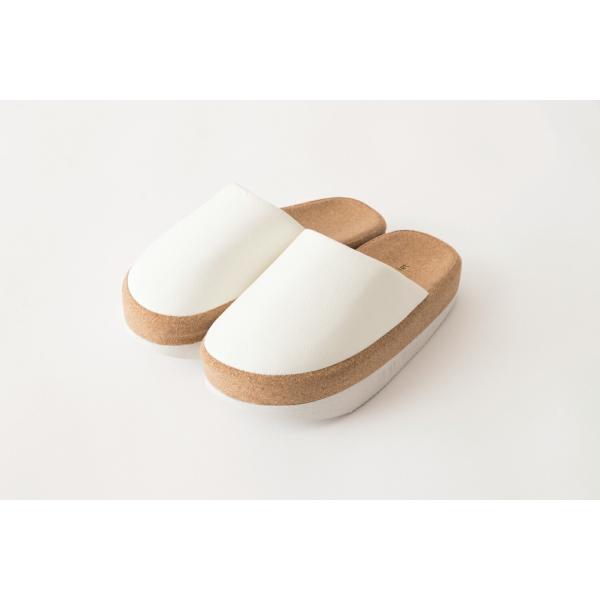 体幹を整えて美姿勢に体の重心を後ろに意識させることで、下腹、ヒップ、ふくらはぎにキュッと力が入り、体幹が鍛えられ、体のラインを整えることができるスリッパです。適応サイズ 23.0〜24.5cm材質 甲・中敷き／合成皮革底材／ポリエチレン重量...