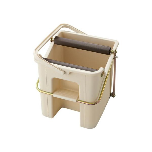 軽量タイプだから、らくらく持ち運び可能◆しっかり絞れる大きめのペダルを採用。◆踏み込みやすく、つま先でしっかり踏める大きいペダル。◆便利なメモリ付き◆ペダルを踏むとローラーが閉まるので、手を使わないでモップを絞れるモップ絞り器。◆業務用に見...