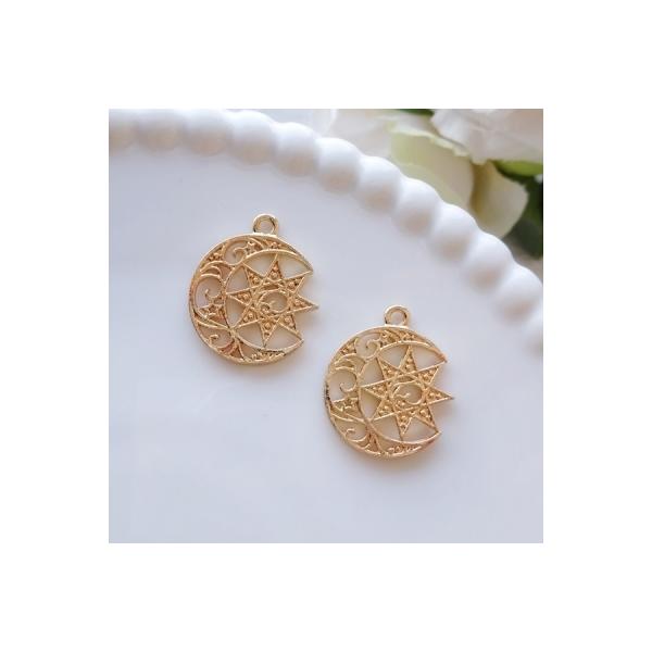 【発売日：2018年09月06日】魔法陣のような素敵な透かしの月と八芒星のチャーム☆ワンポイントでもとても可愛いチャームです。※海外製品の為、バリやザラつきなどが少し見られますが、その分も考慮しての価格となっておりますので、ご理解の上お買い...