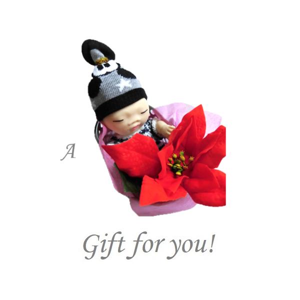 クリスマスベビー　スクイーズプレゼント　お届け方法レターパックプラス生産地中国　素材TPR    サイズ　身長15x横幅7x厚み5.5cm　体重２３０グラム　セーター/帽子　ポリエステル　★ちょっと眠たいスクイーズ赤ちゃん　手触りは本物の様...