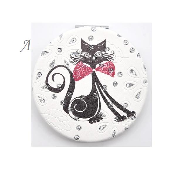 コンパクトミラー　猫　2種  お届け方法ゆうパケットメール便で2個まで　指定日代引き不可販売元　B-TRADING  生産地中国　サイズA7φ　B6.5x8.5cm   プレゼントにキラキラ輝く可愛いミラーです。