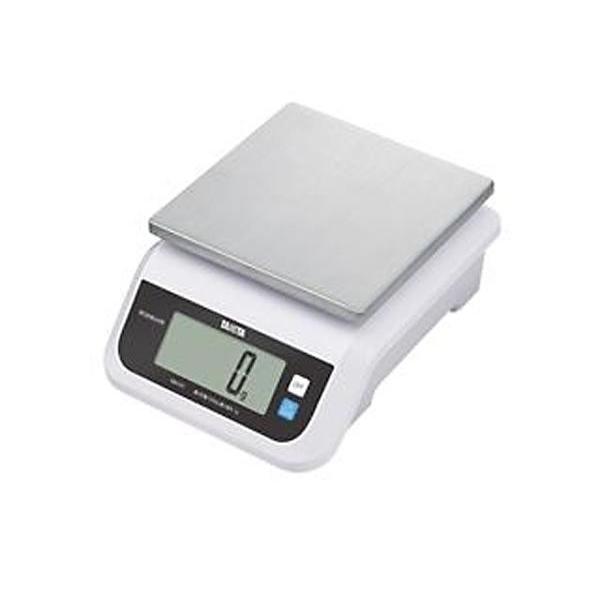 2kgまで計量可能なデジタルスケールです。文字高32mmの大型表示。地域ごとの重力誤差を解消する地域設定機能を搭載。オートパワーオフの時間変更が可能です(10分・30分・60分・0分)。容器の重さを差し引く風袋機能も搭載。電源は乾電池または...