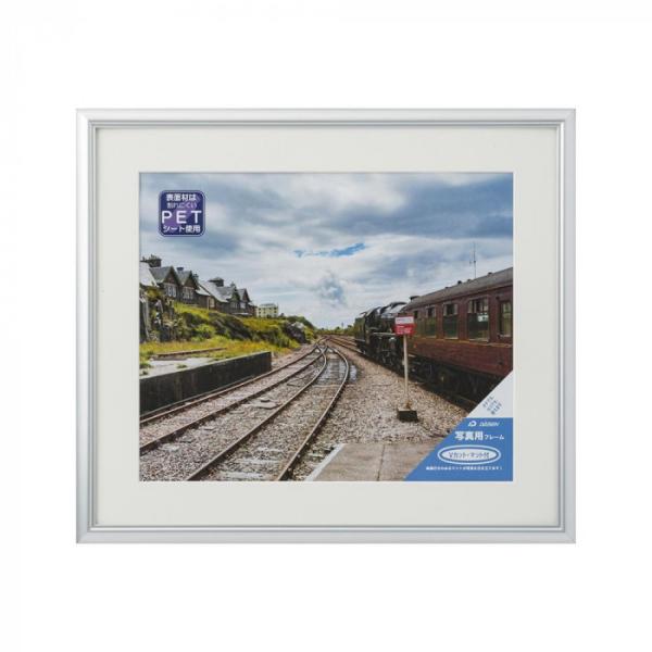 タテでもヨコでも使用できます。 生産国:日本 素材・材質:フレーム:アルミ前面:PET裏板:MDF 商品サイズ:額外寸:336×386mm 重量:485g 仕様:収納寸法:316×366mm窓ヌキ寸法:238×288mm吊カン(タテ・ヨコ)...