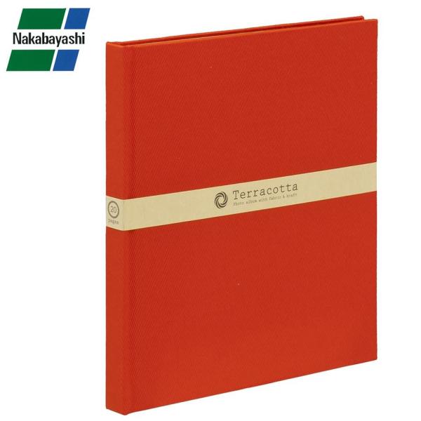 ぬくもり・親しみやすさをテーマに素材感のある布地表紙とクラフト台紙を使用した、雑貨スタイルのアルバムです。パーソナル・オフィス・店舗など幅広くお使いいただけるよう、シンプルなデザインに欧風カラーで仕上げました。 製造国:日本 素材・材質:表...