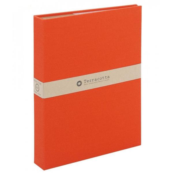 ぬくもり・親しみやすさをテーマに素材感のある布地表紙とクラフト台紙を使用した、雑貨スタイルのアルバムです。パーソナル・オフィス・店舗など幅広くお使いいただけるよう、シンプルなデザインに欧風カラーで仕上げました。 生産国:日本 素材・材質:表...