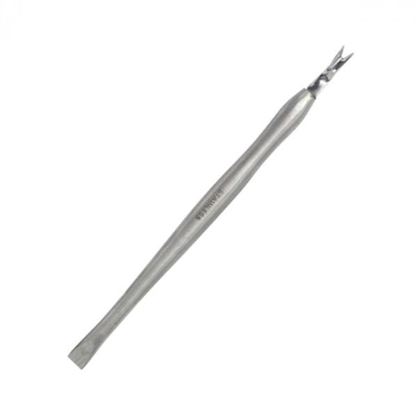 1本1本丹念に仕上げた刃先で甘皮を切り取ります。ハンドルの反対側は甘皮を整えることができる甘皮押しです。握りやすく使いやすい形状のハンドルです。 生産国:パキスタン(企画・開発:ドイツ) 素材・材質:ステンレススチール 商品サイズ:L115...