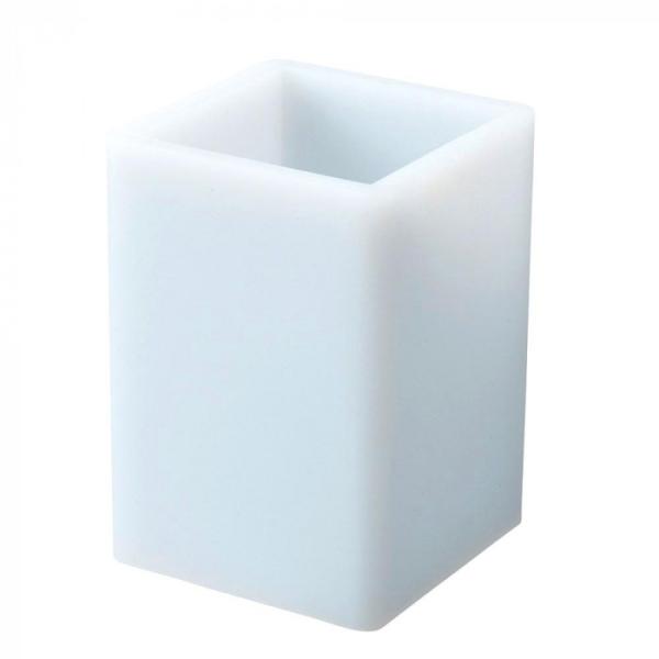 シリコン製のメガネスタンドです。暗いところで光ります。 生産国:中国 素材・材質:シリコン 商品サイズ:外寸:W70×D70×H100mm、内寸:W60×D60×H95mm 重量:180g　※サプライヤー直送品　　